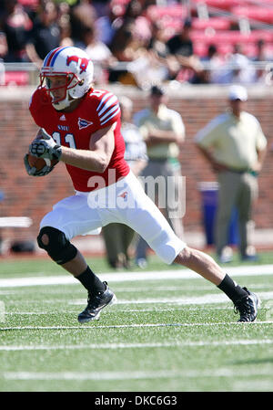 Southern Methodist Mustangs wide receiver Moochie Dixon can't hang onto ...