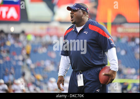 New England Patriots defensive line coach DeMarcus Covington wears a ...