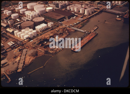 The Arthur Kill River in New Jersey in the metropolitan New York area ...