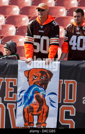 Oct. 23, 2011 - Cleveland, Ohio, U.S - Cleveland right tackle Tony ...