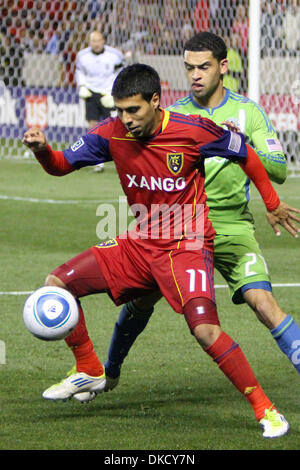 Seattle Sounders midfielder Lamar Neagle, center, celebrates with ...