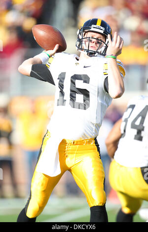 Iowa Hawkeyes James Vandenberg (16) in action during a game against the ...