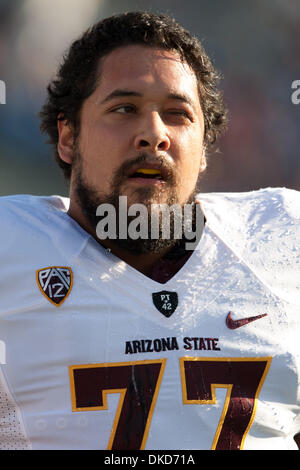 Arizona State Sun Devils offensive lineman Jimeto Obigbo (55) and ...