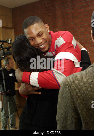 Jan 10, 2007; Richmond, CA, USA; ELIJAH HOLMAN (left) shakes hands and ...