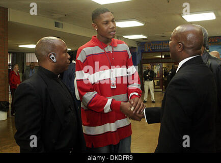 Jan 10, 2007; Richmond, CA, USA; ELIJAH HOLMAN (center), with ...