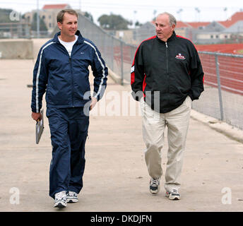 Feb 10, 2007 - Austin, TX, USA - TY DETMER holds his 1990 Heisman ...