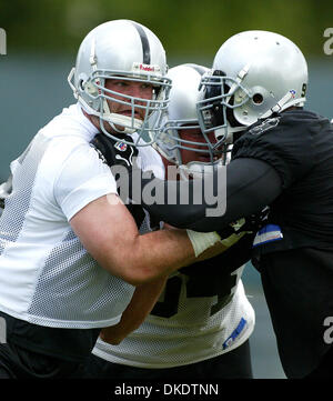 May 04, 2007 - Oakland, CA, USA - Lineman COOPER CARLISLE (left) takes ...