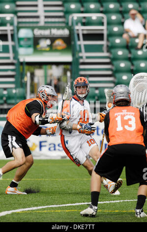August 25, 2007: Denver Outlaws Tom Ethington (#17) and Philadelphia ...