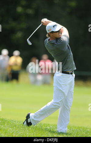 Jun 28, 2009 - Cromwell, Connecticut, USA - DAVID TOMS putts for birdie ...