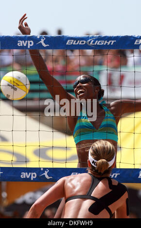 Jul 19, 2009 - Manhattan Beach, California, USA - Volleyball player ...
