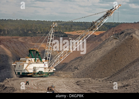 View of massive drag line excavator working in open cut coal mine near ...