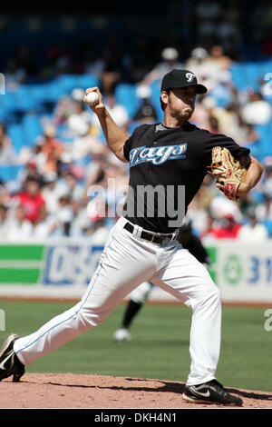 Toronto Blue Jays pitcher Dirk Hayhurst throws against the Philadelphia ...