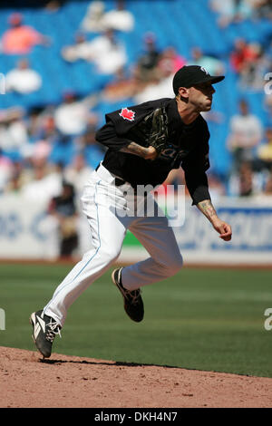 Toronto Blue Jays pitcher Jesse Litsch delivers the ball to the New ...