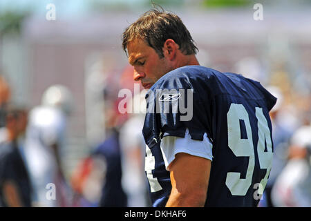 Buffalo Bills defensive end Aaron Schobel ,front, signals to the crowd ...
