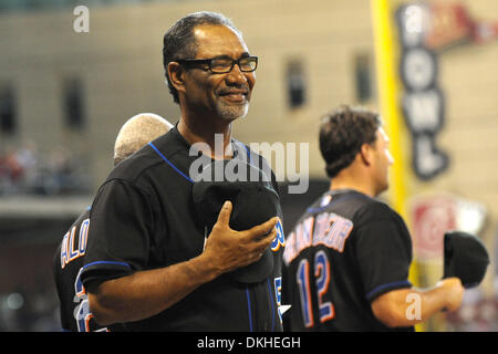 New York Mets manager Jerry Manuel sits in the dug out before his team ...