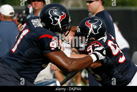 Houston Texans defensive tackle Tim Settle Jr. (98) walks on the ...