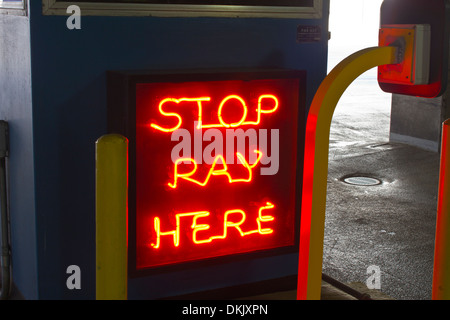 pay here neon sign Stock Photo - Alamy