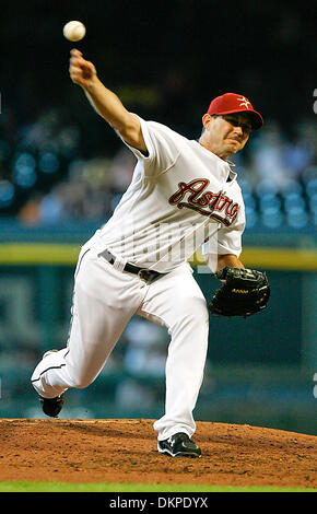 Houston Astros pitcher Brian Moehler works against the Cincinnati Reds ...