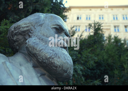 Karl-Marx-Denkmal, Strausberger Platz, Friedrichshain, Berlin ...