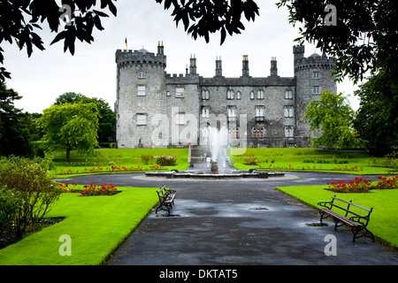 Kilkenny Castle and cityscape, Kilkenny Stock Photo - Alamy