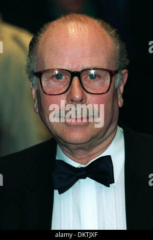 Edward Hardwicke actor Stock Photo - Alamy
