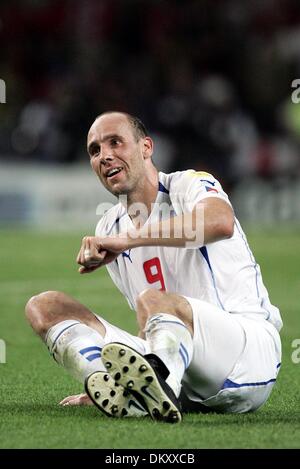 JAN KOLLER CZECH REPUBLIC & ANDERLECHT DRAGAO STADIUM PORTO PORTUGAL 27 ...