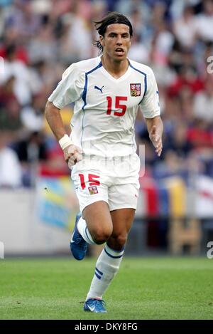 MILAN BAROS CZECH REPUBLIC & LIVERPOOL FC LANSDOWNE ROAD DUBLIN IRELAND ...