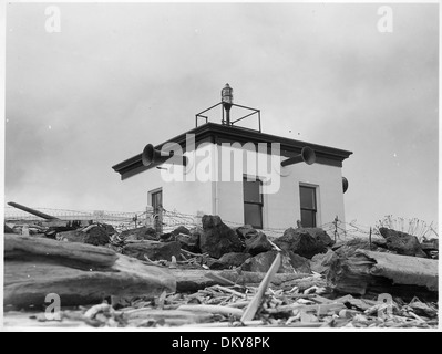 This image shows construction of observation posts on the Isonzo Front ...