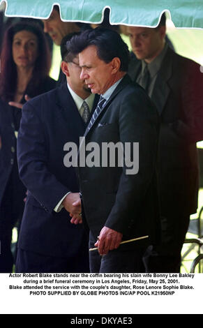 May 25, 2001 - Los Angeles, CA, USA - Actor Robert Blake holds Rose ...