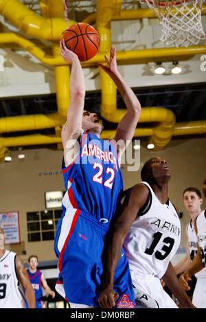 NEW YORK, NEW YORK - JANUARY 13: Alex Hernandez attends Netflix's "The ...