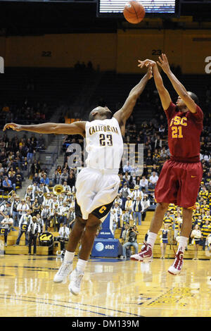 January 9, 2010 - Dwight Lewis of USC during the game between ...