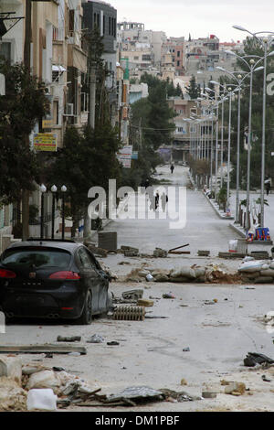 (131210) -- AL-NABEK, Dec. 10, 2013 (Xinhua) -- Debris is seen on the ...