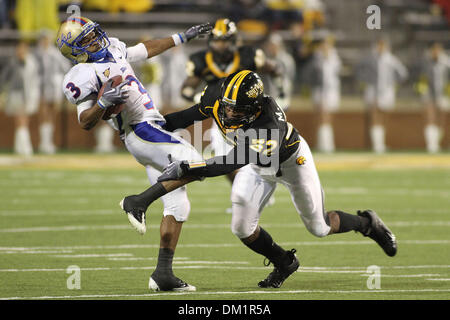 Southern Miss linebacker Martez Smith (32) puts a big hit on Tulsa wide ...