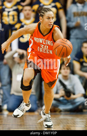 Bowling Green center Tara Breske (30) starts the fast break during ...