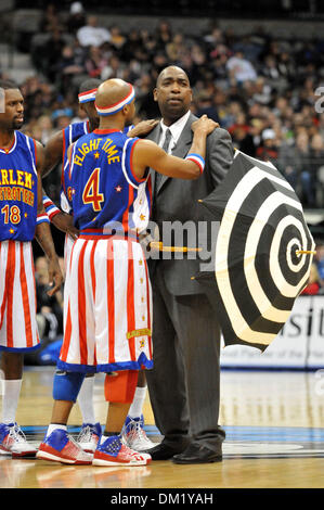 Washington Generals Head Coach Louis ''Red'' Klotz tells the audience ...