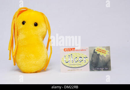 June 19, 2001 - K41266AR .GIANT MICROBES . ANDREA RENAULT/ EAR BAD ...