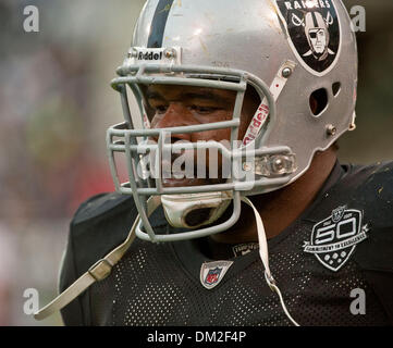Oakland Raiders defensive tackle Gerard Warren (61) is shown during an ...