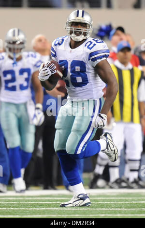 Dallas Cowboys Felix Jones breaks free from Oaklands Raiders Michael ...