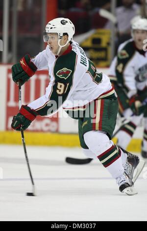 Houston Aeros Center Andy Hilbert (91) wina a face off in the third ...