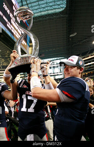 Ole Miss reserve quarterback Billy Tapp (L) and starting quarterback ...
