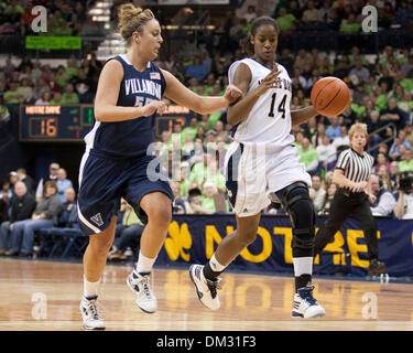 Villanova center Heather Scanlon (55) and Notre Dame forward Becca ...