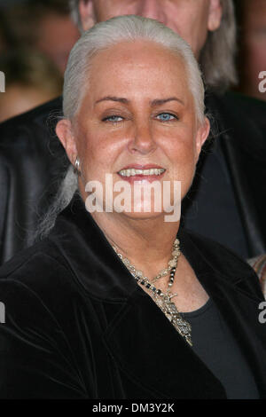 Oct. 22, 2002 - Hollywood, CALIFORNIA - GRACE SLICK AND HER DAUGHTER ...