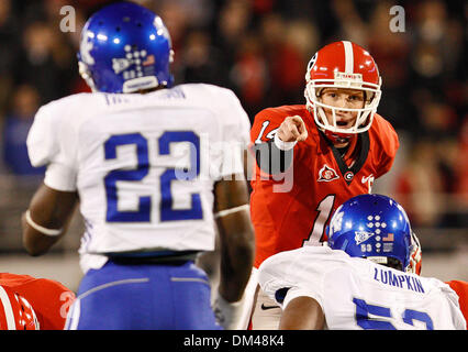 Georgia quarterback Joe Cox (14) calls an audible at the game against ...