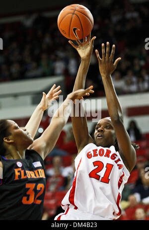 Georgia forward Porsha Phillips (21) goes up for a shot in the game ...