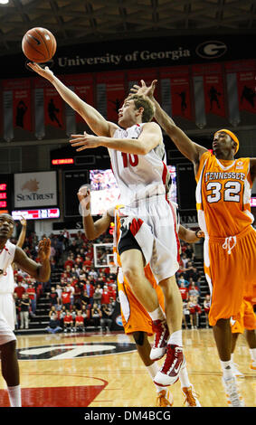Georgia guard Ricky McPhee (10) goes for a layup on Tennessee forward ...