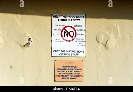 Swimming pool safety signs Stock Photo - Alamy