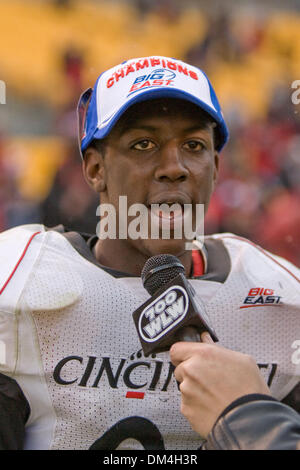 05 December 2009: Cincinnati Bearcats Armon Binns (80) makes the game ...