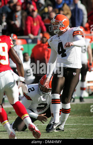 Cleveland Browns punter Reggie Hodges (2) punts during the NFL football ...