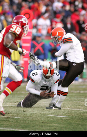 Cleveland Browns punter Reggie Hodges (2) punts during the NFL football ...