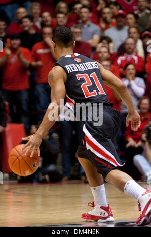 Texas Tech guard John Roberson (21) drives to the basket during the ...
